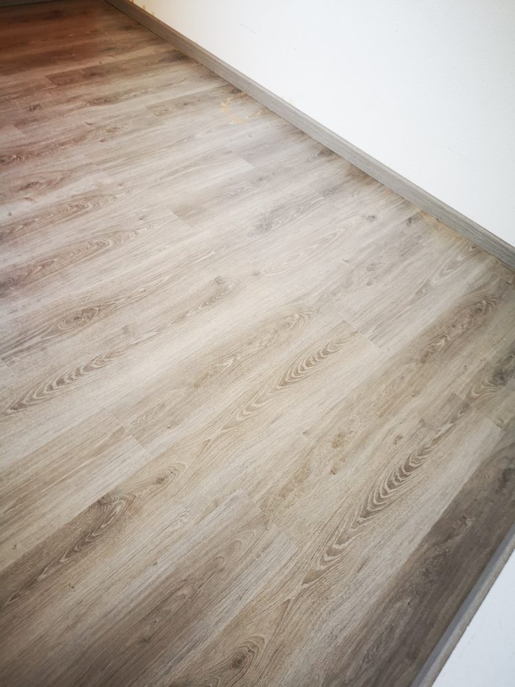Parquet Finsa color Nogal rustico – JGR Carpintería